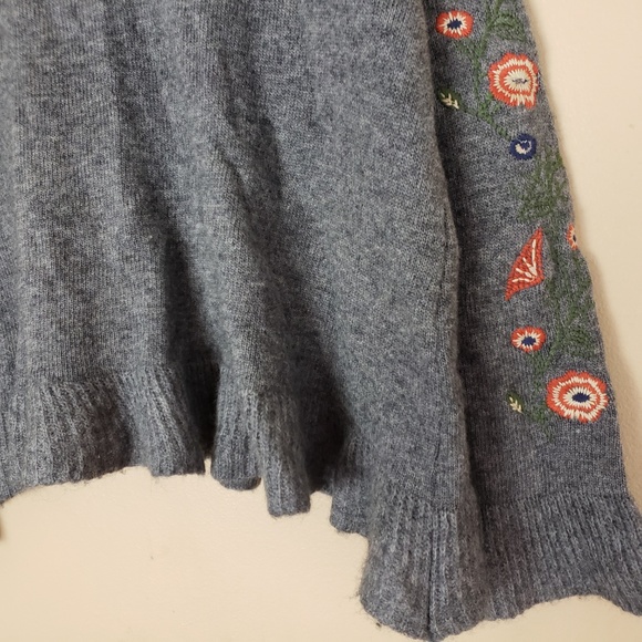 THML | Sweaters | Thml Floral Gray Sweater Size M Ruffle Hem H | Poshmark